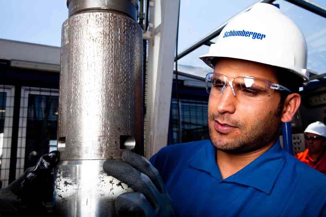 Downhole Sampling - Reservoir Characterization | SLB