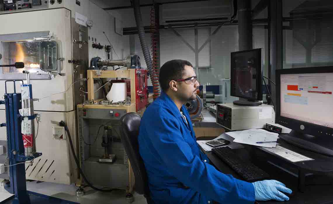 Abu Dhabi and Dubai Reservoir Labs | SLB